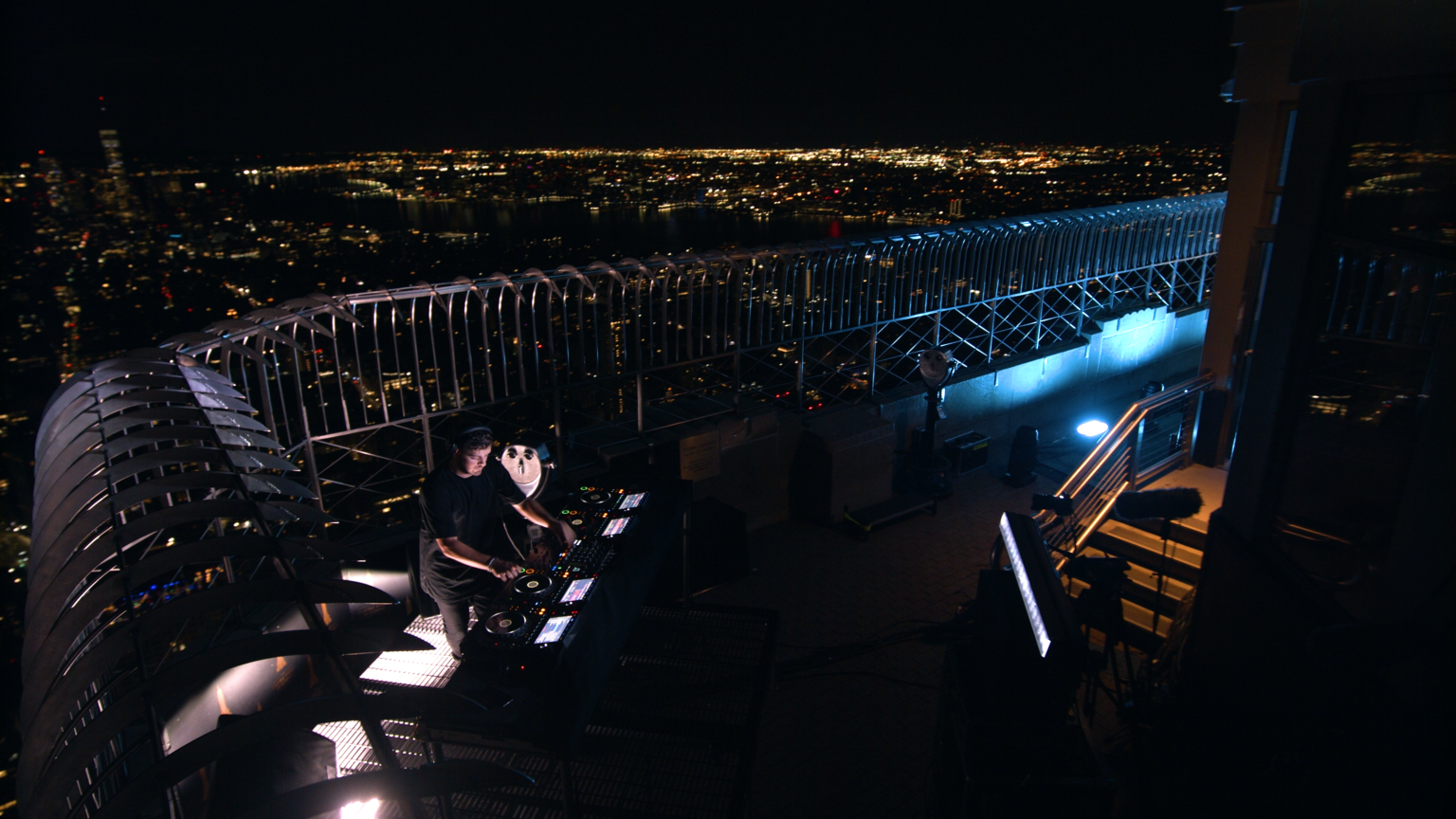 World’s #1 DJ Performs at ESB Observatory | ESRT